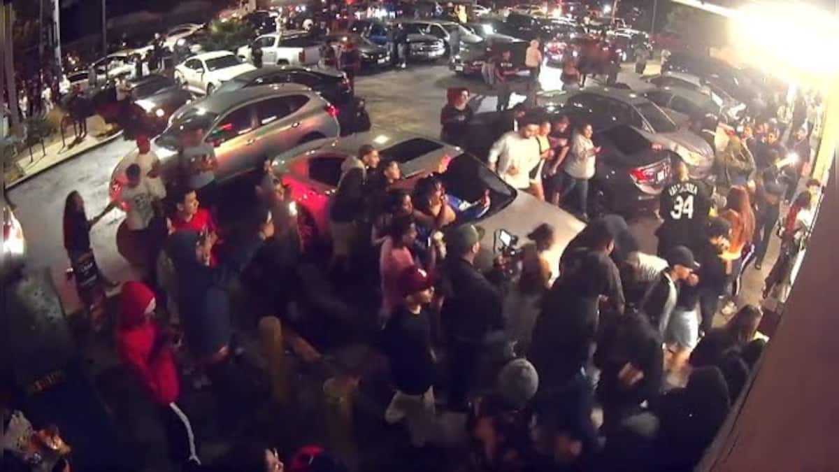 Watch: Los Angeles 7-Eleven store ransacked by late-night 'flash mob ...