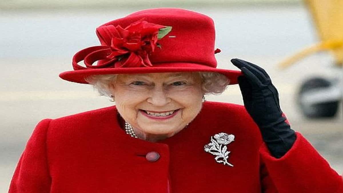 Secret letter written by Queen Elizabeth II in 1986, locked inside ...