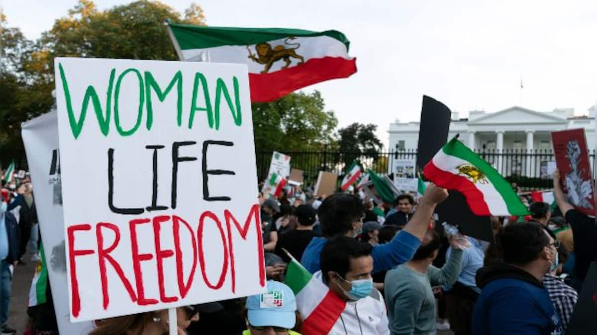 Iranian protesters ‘expose’ US double standards on anti-hijab movement ...