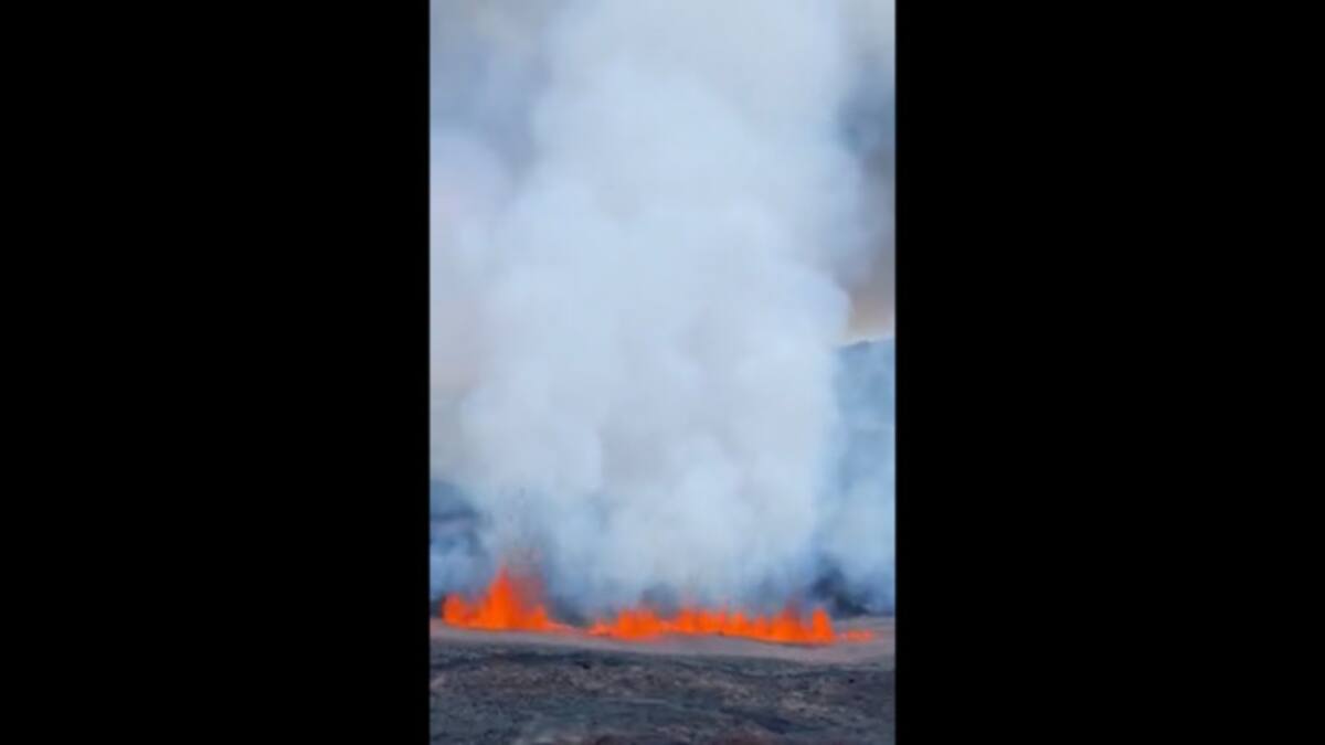 Largest active volcano Mauna Lao erupts after 38 years, aerial view ...