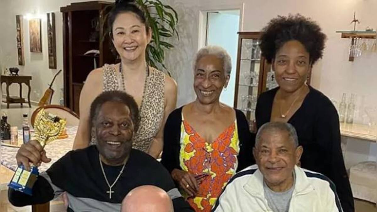 Pelé's family gather at hospital in Sao Paulo – Firstpost