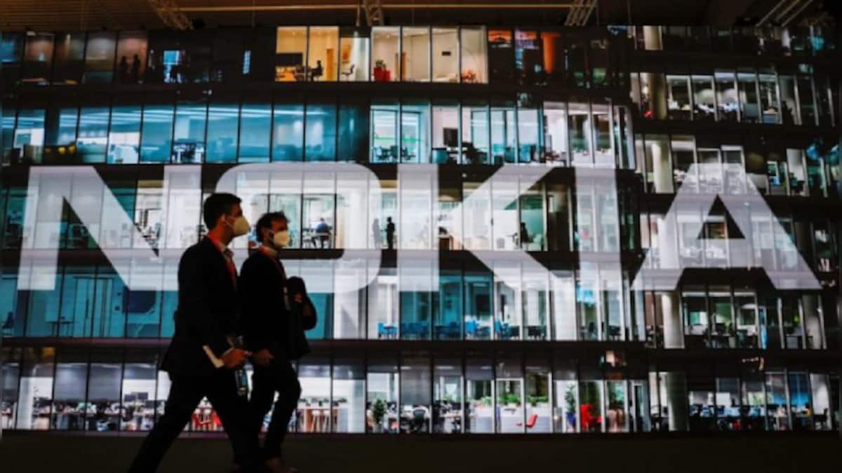 Smartphones are all the rage. Then why is Nokia trying to revive the ...