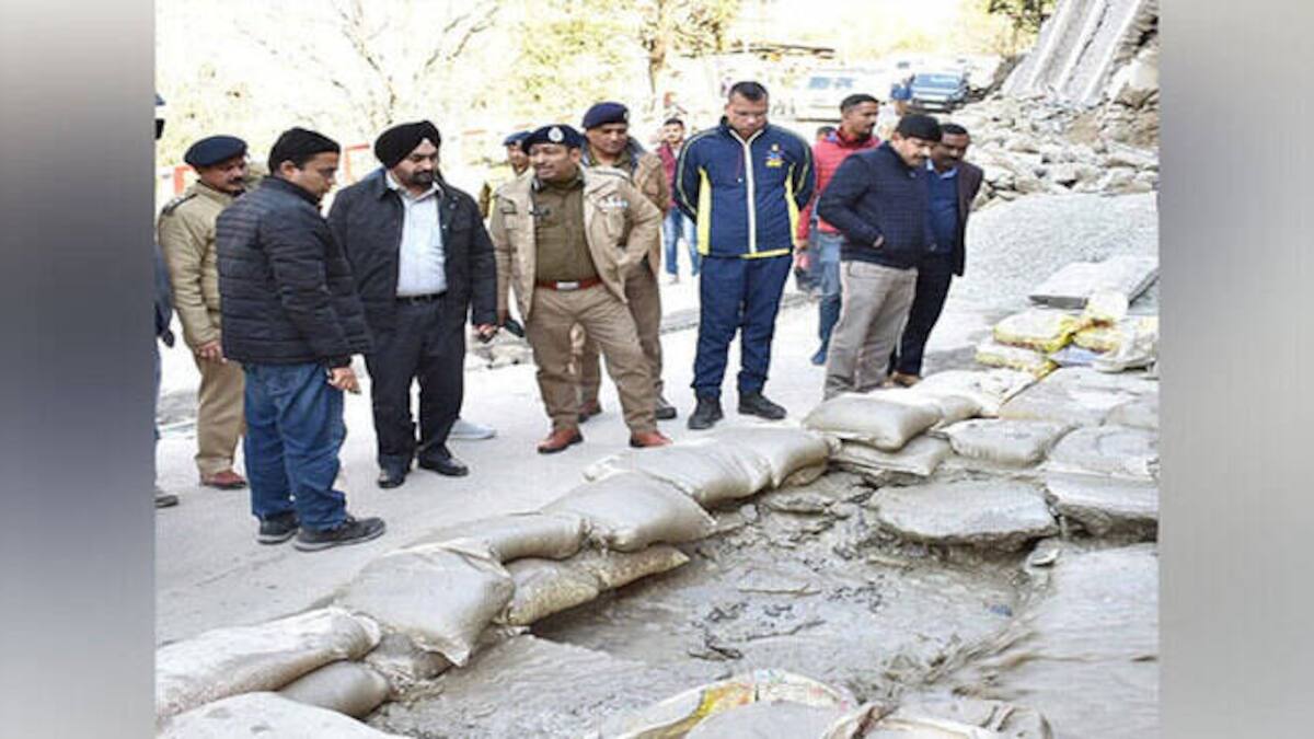 Joshimath crisis: Chief Secretary, DGP conducts on-site inspection of ...