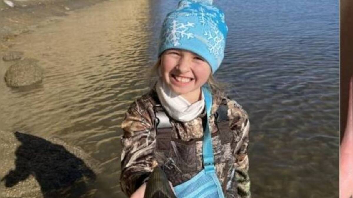 Nine-year-old girl discovers 5-inch tooth of extinct Megalodon shark on ...