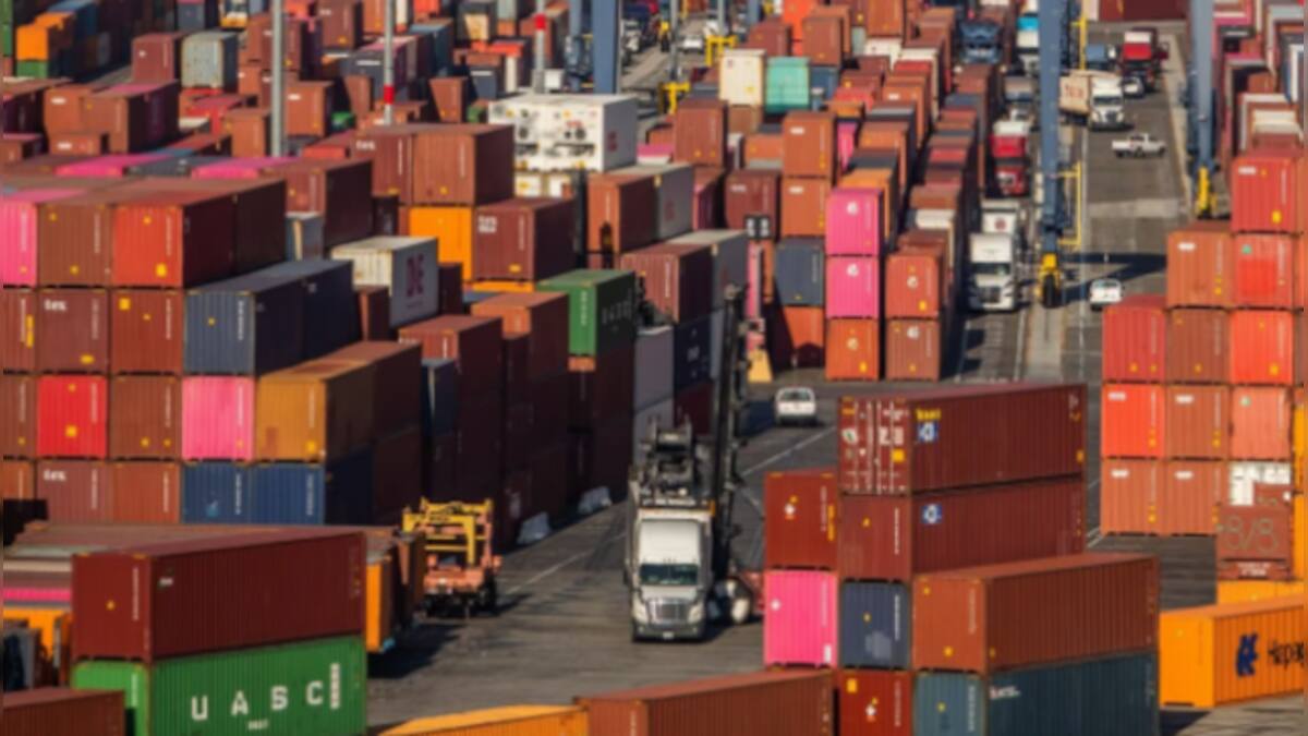 Bangladeshi teen playing hide-and-seek, hides in shipping container ...