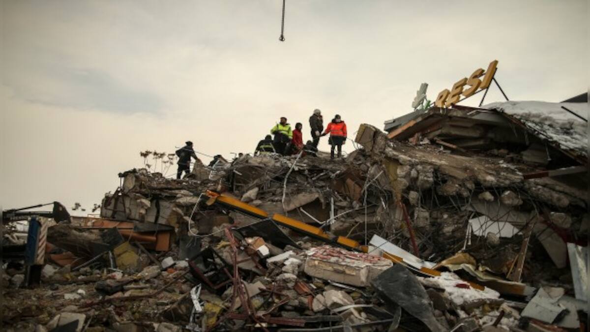 Turkish quake survivors in Gaziantep face big freeze in cars, tents ...