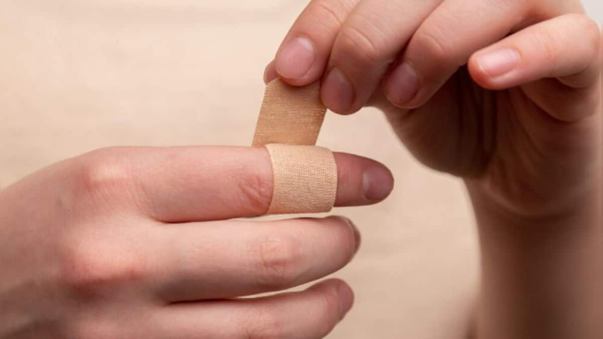 Shock and awe: Scientists develop new band-aid that heals wounds 30% ...