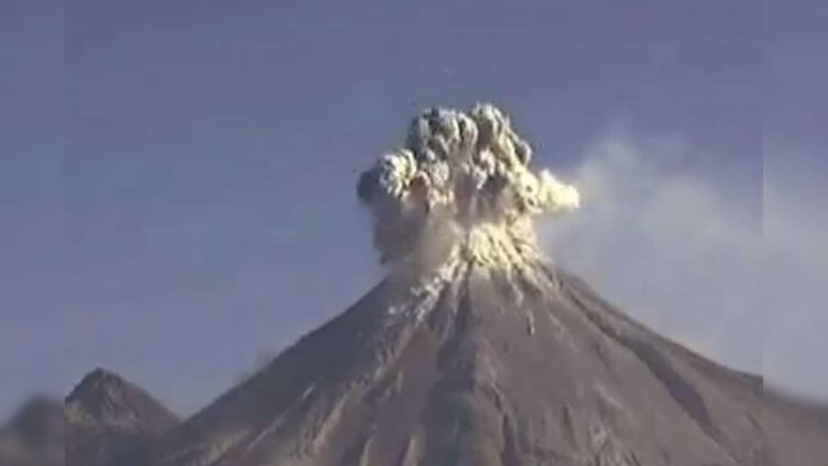 Indonesia's Anak Krakatoa volcano erupts, belches huge ash tower ...