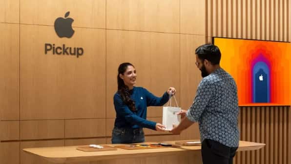 Apple India Store Staff: How much do they make, their educational ...