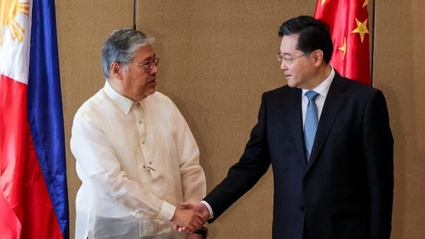 Philippines, China commit to resolving maritime disputes, strengthen ...