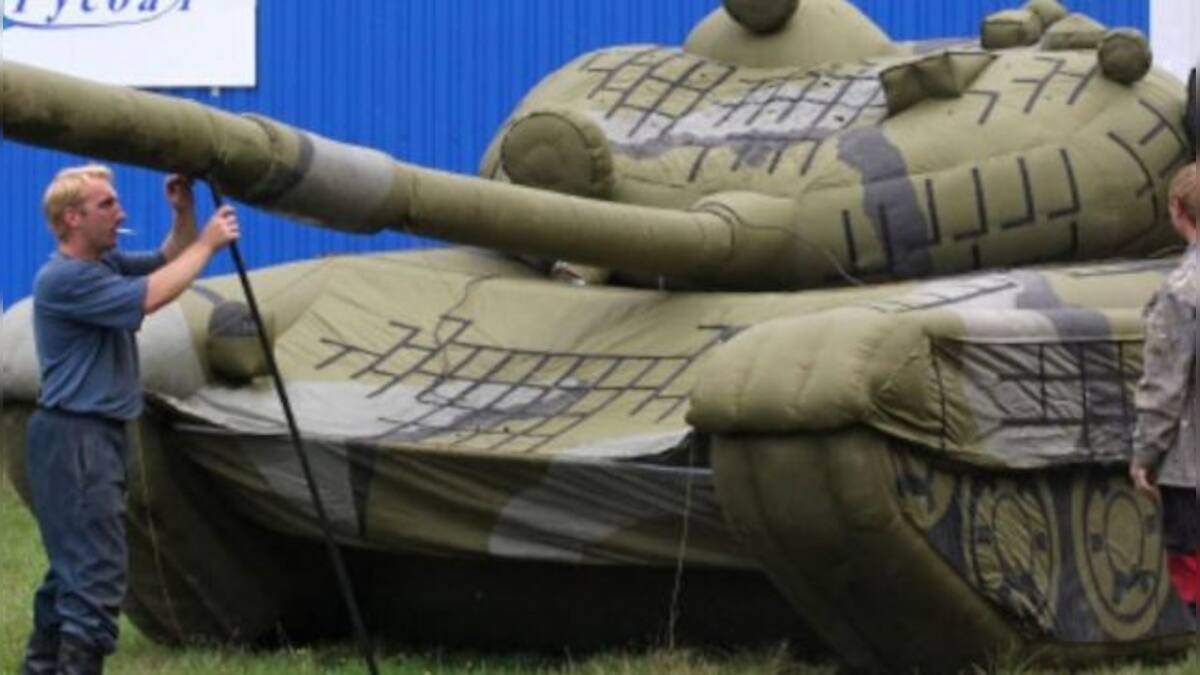 Russia vs Ukraine or Father vs Son: Dad makes dummy tanks & planes for ...