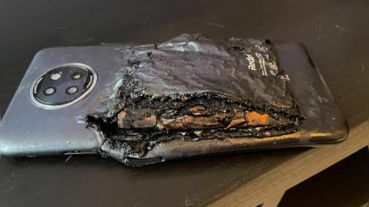 Shocking! School girl dies after mobile phone explodes in her hand ...