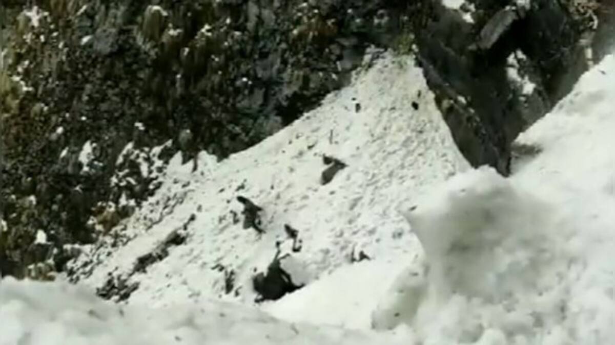 Sikkim: 7 tourists killed in avalanche in Nathu La area near India's ...