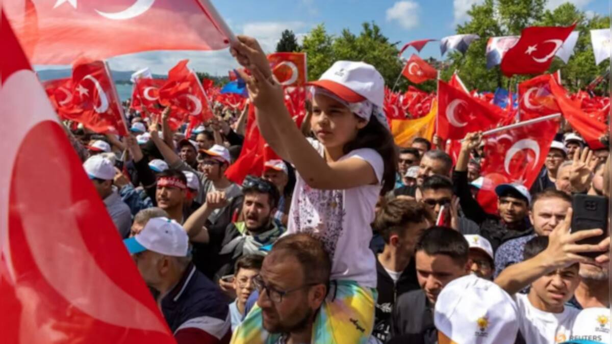 Turkey votes in runoff election, Erdogan positioned to extend rule ...