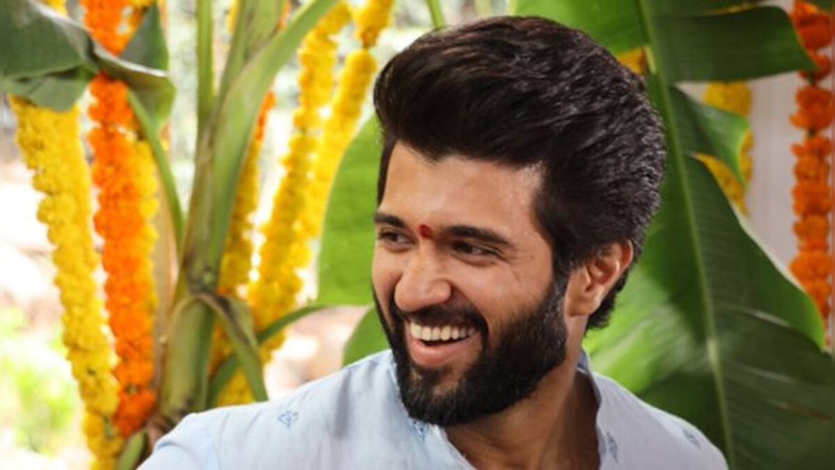 Fans shower love on Vijay Deverakonda's smiling pictures! Call it ...
