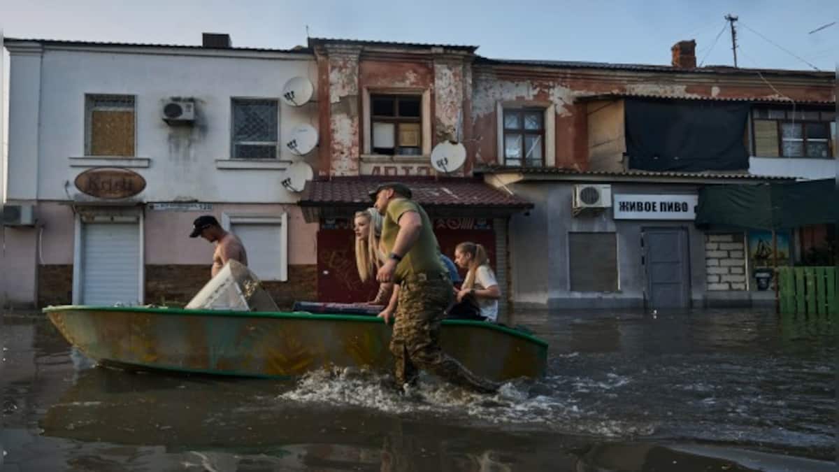 A Watery Hell: Thousands flee floods after Kakhovka dam blast in ...