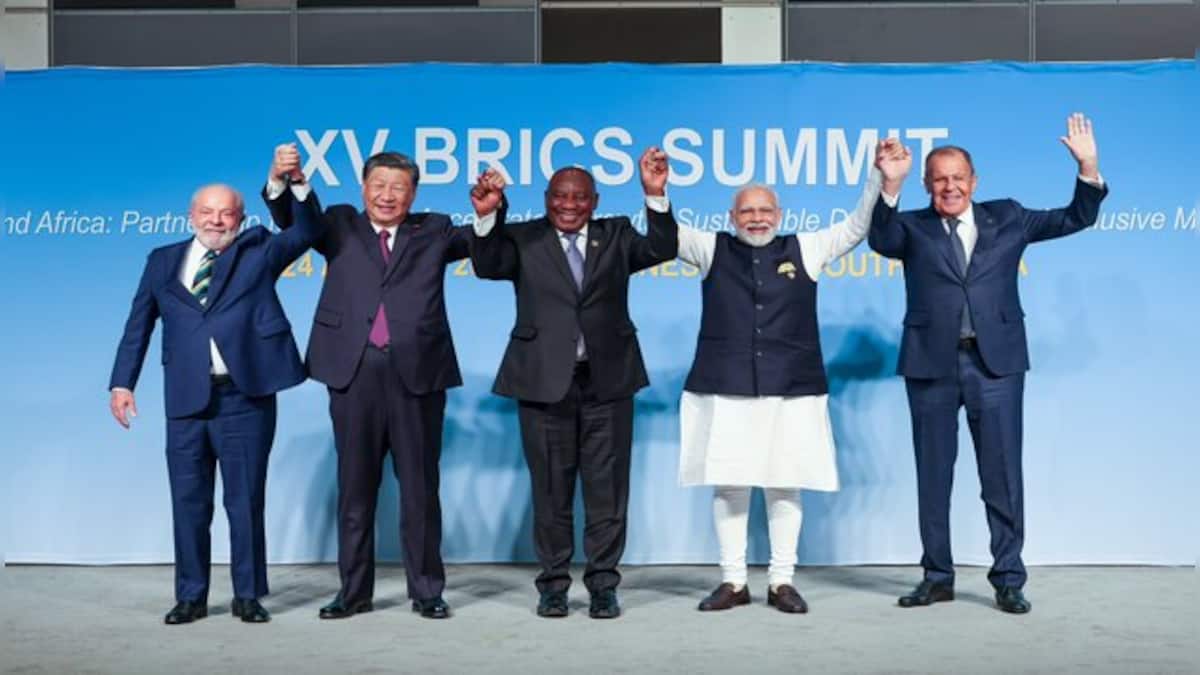 BRICS Summit: Leaders arrive for plenary sessions, pose for family photo – Firstpost