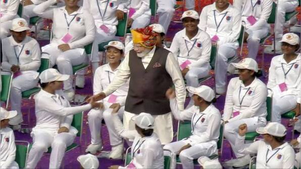Watch Pm Modi Interacts With Special Guests After His Independence Day
