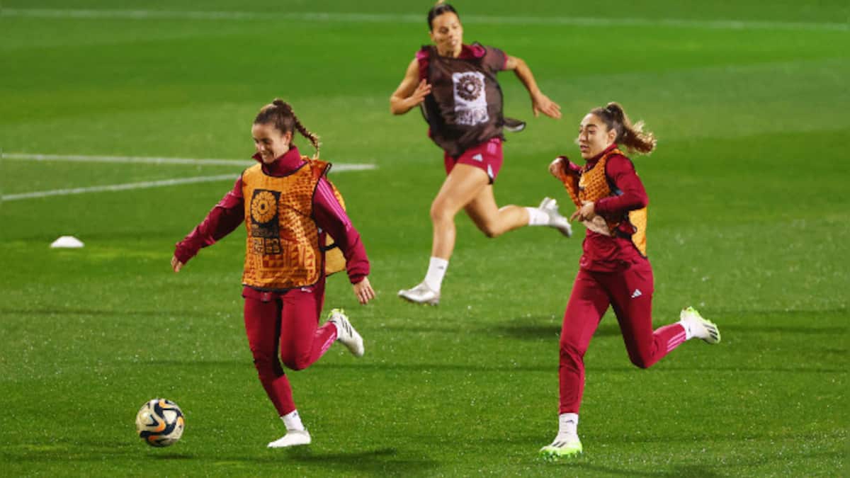 Striking Spain women's team players arrive at training camp as dispute ...