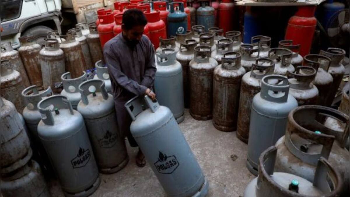 Cash-strapped Pakistan adds more burden on citizens, hikes gas tariff ...