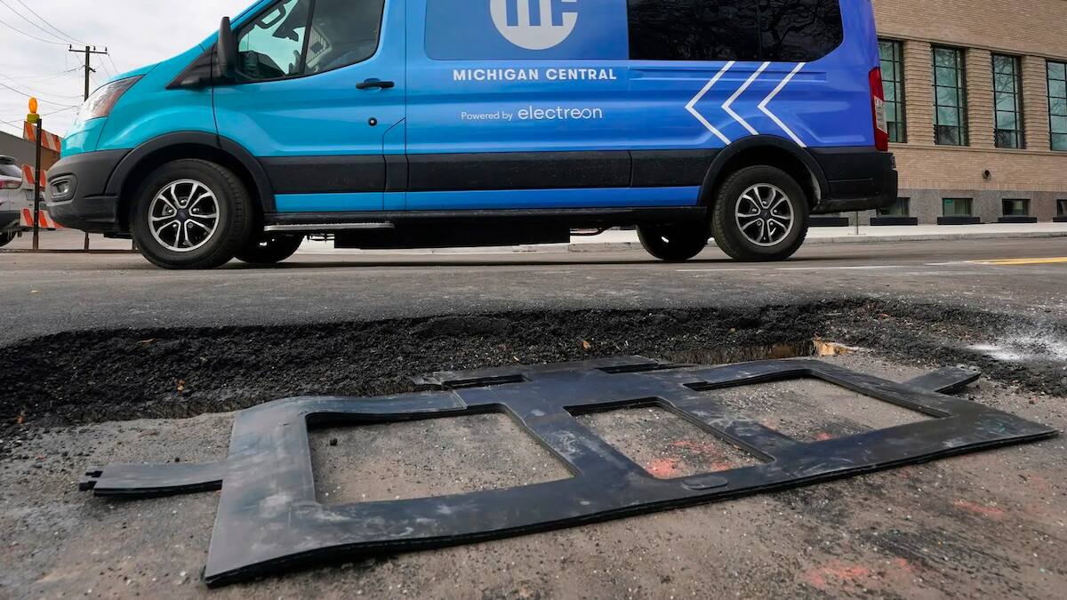 Power Trip: Detroit tries out wireless charging for EVs, cars to draw ...