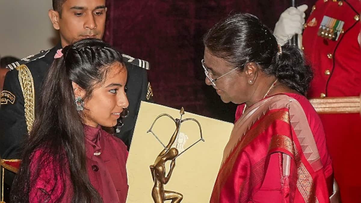 Sheetal Devi: The inspiring story of India's armless archer who is an ...