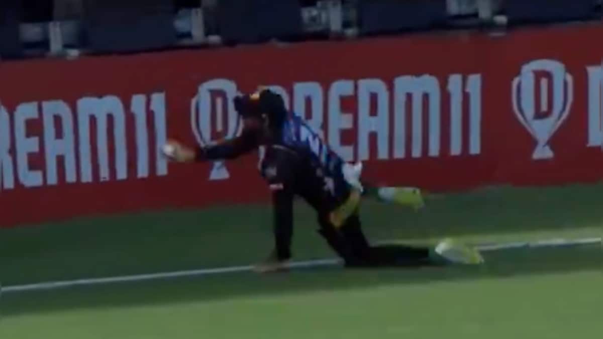 Troy Johson and Nick Kelly pull off unbelievable catch to dismiss Will ...