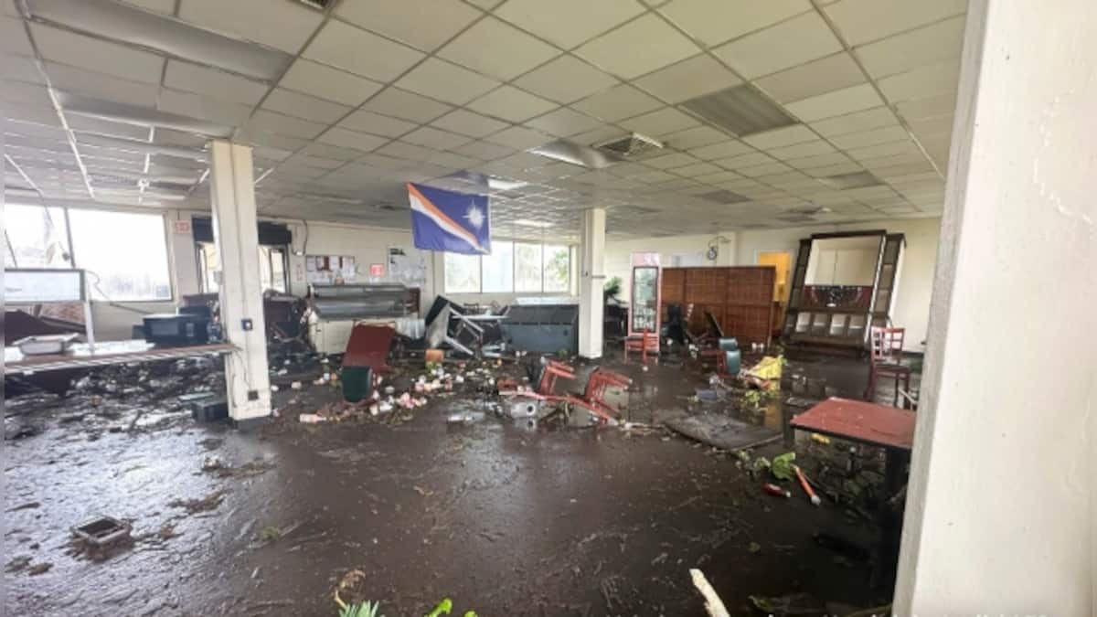 Giant waves flood key US military base on Marshall Islands, clean-up ...