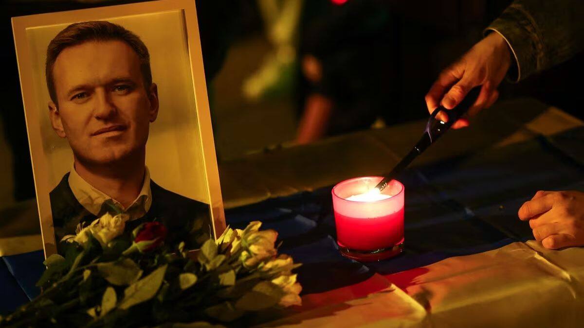No Handover of Navalny's dead body for 'at least two weeks', Russian ...