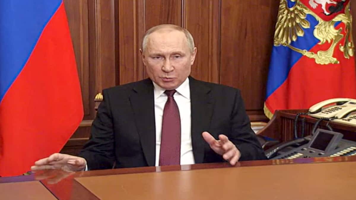 Putin sends signal to West with flight on nuclear-capable bomber – Firstpost