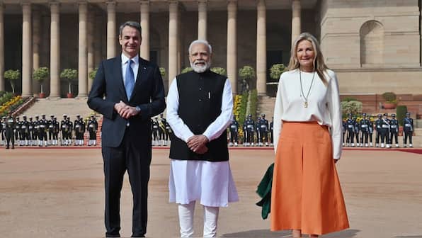 WATCH: Greek PM Kyriakos Mitsotakis accorded Guard of Honour at Rashtrapati Bhavan – Firstpost