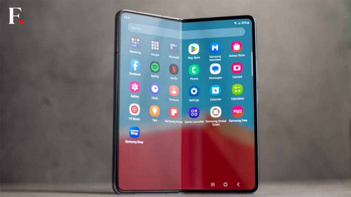 Samsung Gets Patent Approval For Trifold Rollable Smartphone Displays