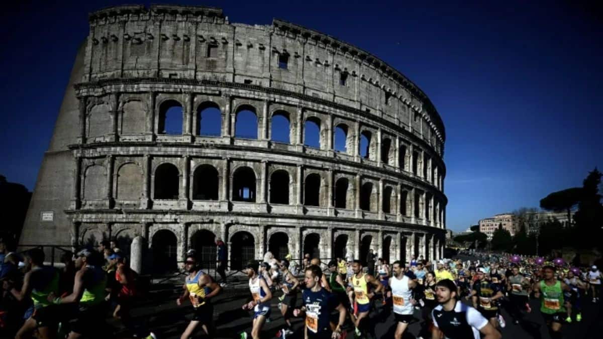 Climate protesters stop marathon in Rome – Firstpost