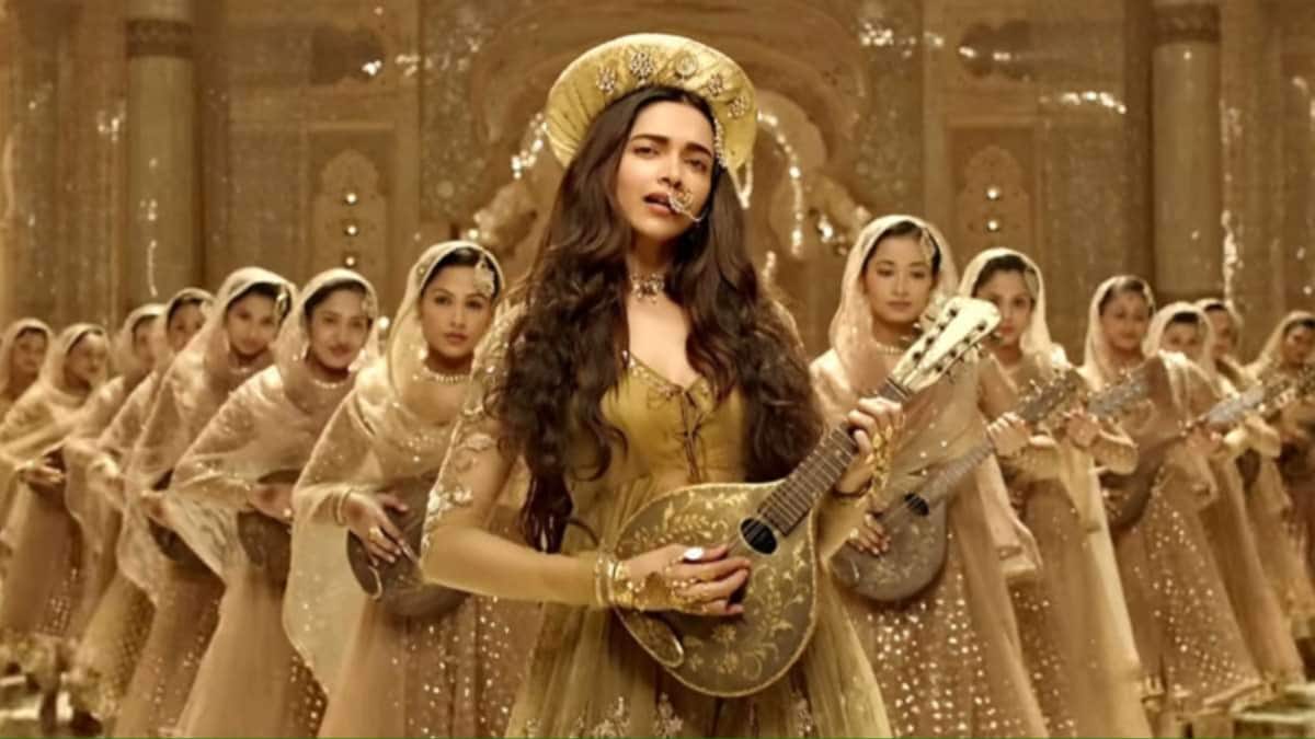 Deepika Padukone's Deewani Mastani features on Oscars official clip; Ranveer Singh reacts ...