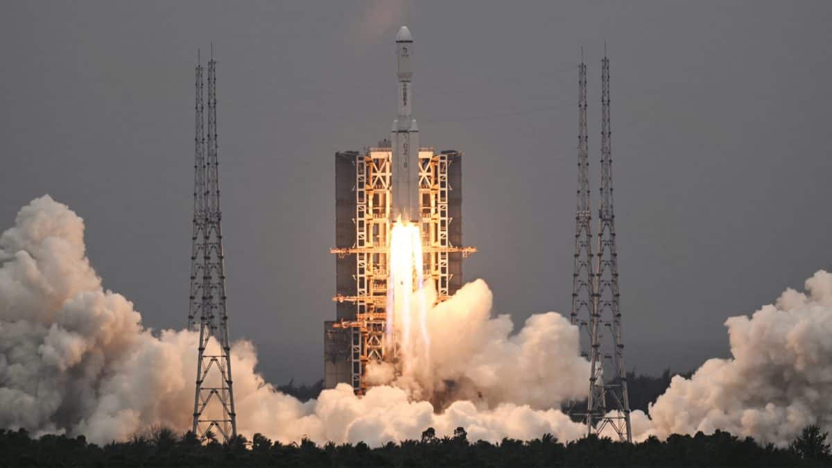 China successfully launches unmanned rocket to dark side of Moon ...