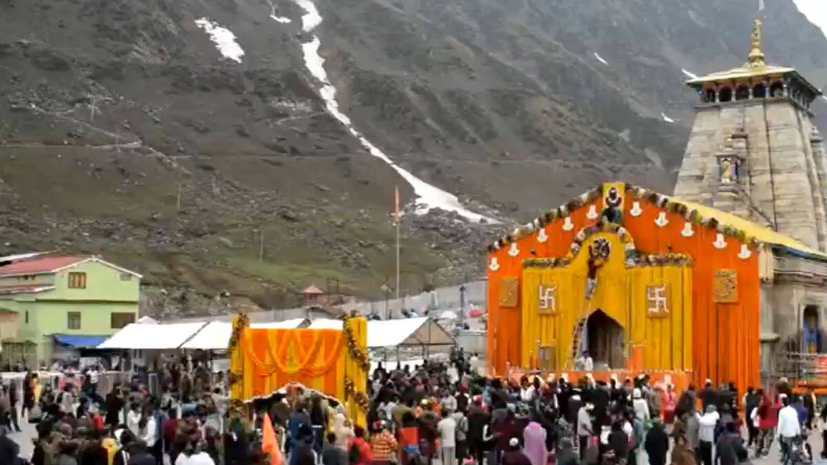 Watch: Huge crowds of devotees gather at Kedarnath Dham on the occasion ...