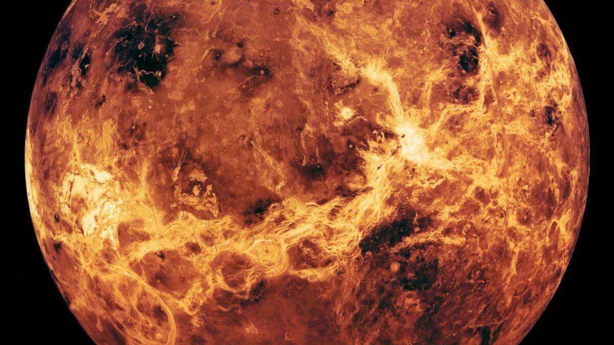 Once covered in oceans, now Venus has almost no water. Here's why ...