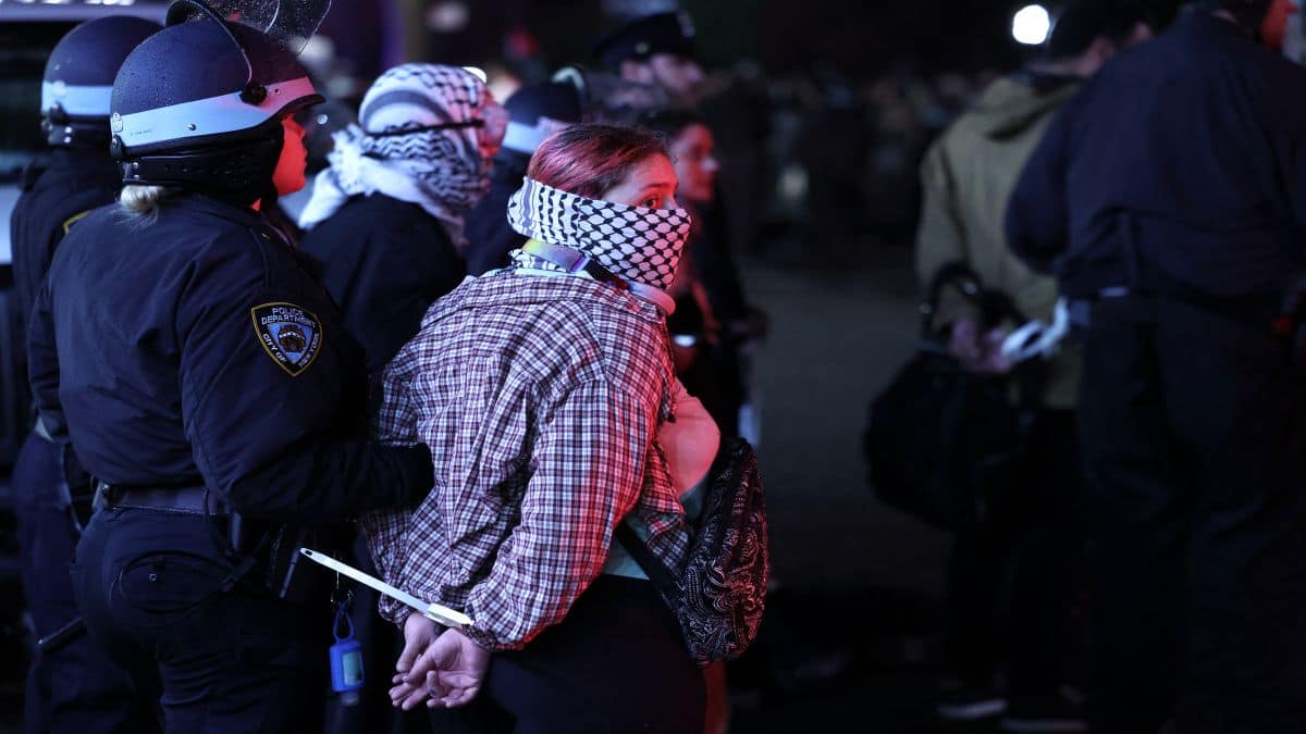 In Photos and Videos: Inside the police raid at Columbia University ...