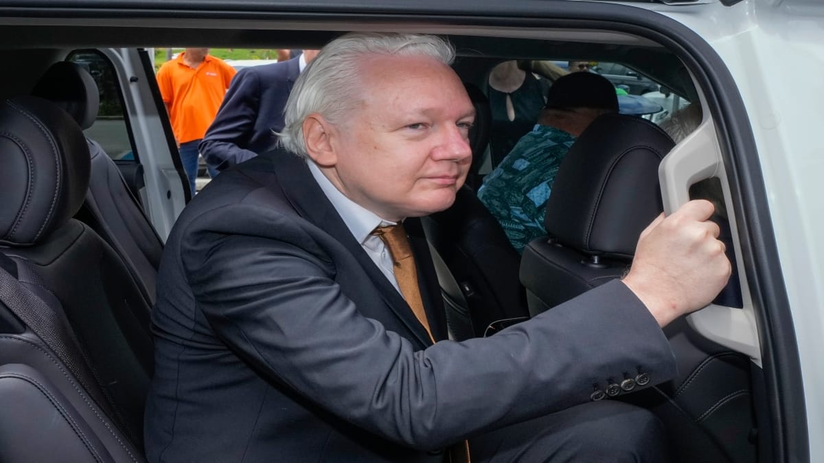 WikiLeaks founder Julian Assange lands in Australia after US deal ...