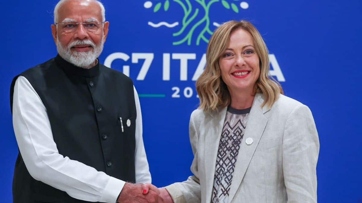 #Melodi moment: Italian PM Giorgia Meloni clicks selfie with PM Modi at ...