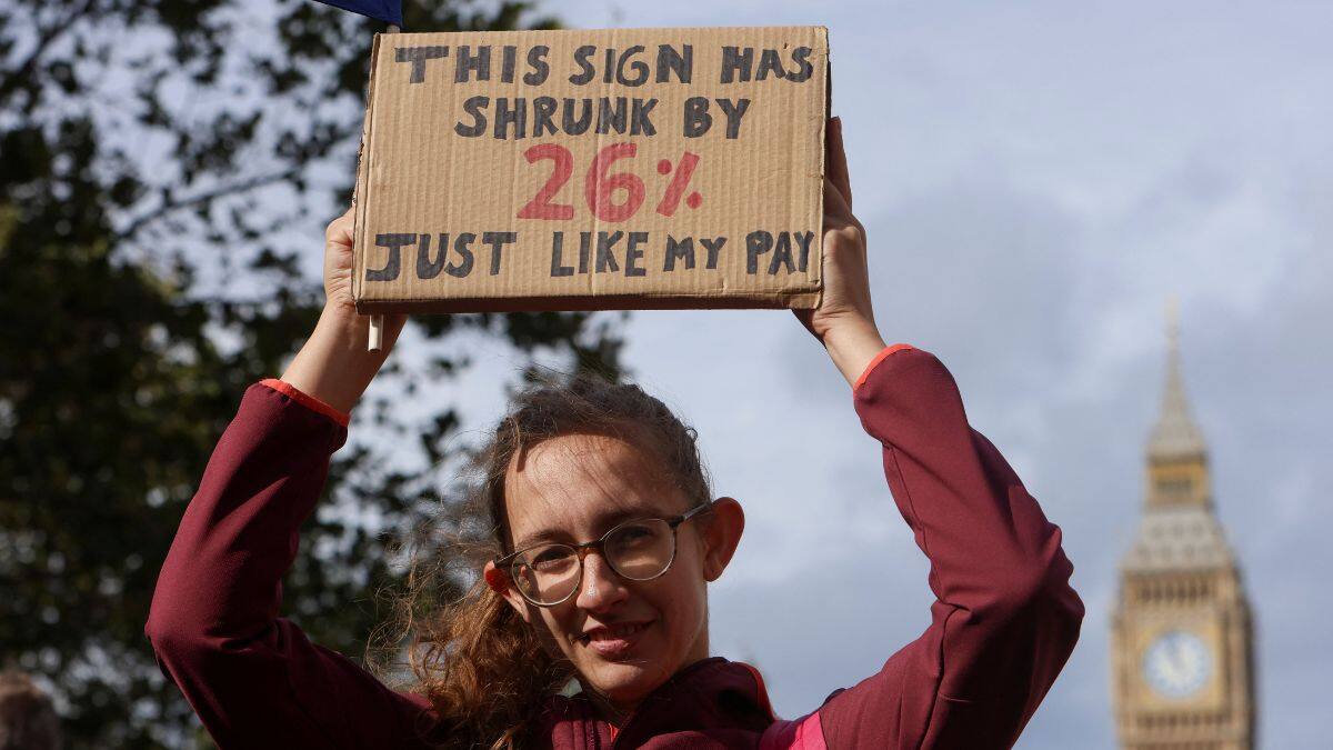 Why thousands of doctors have gone on strike in England a week before ...
