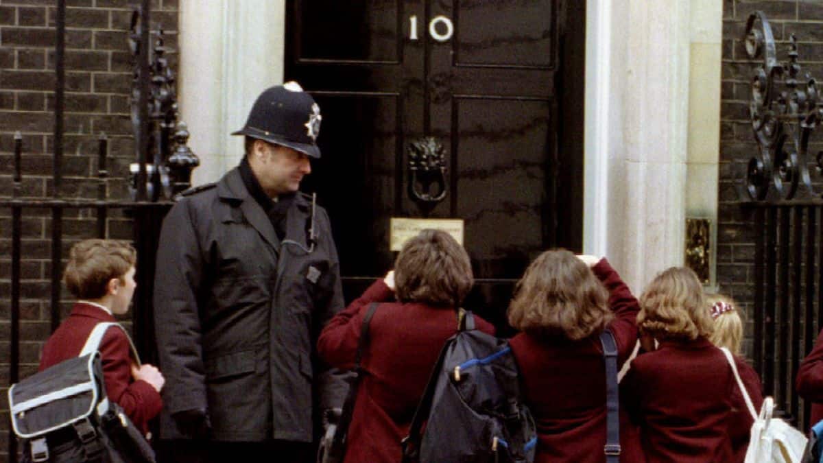 With an in-house cat and ghost, how 10 Downing Street became the UK PM ...