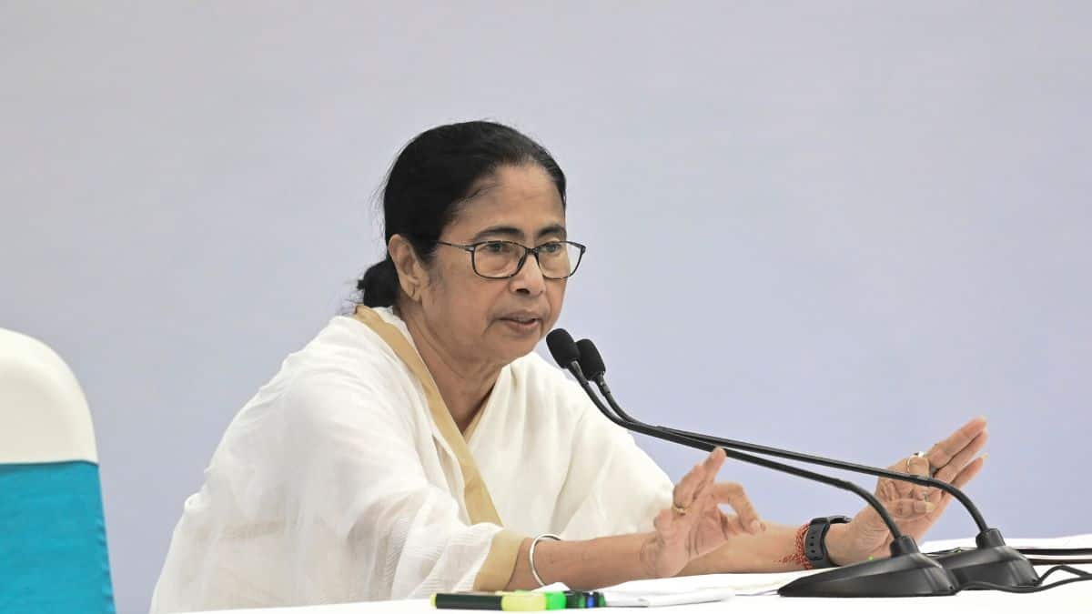 Bangladesh strongly objects to Mamata Banerjee's 'shelter' remark ...
