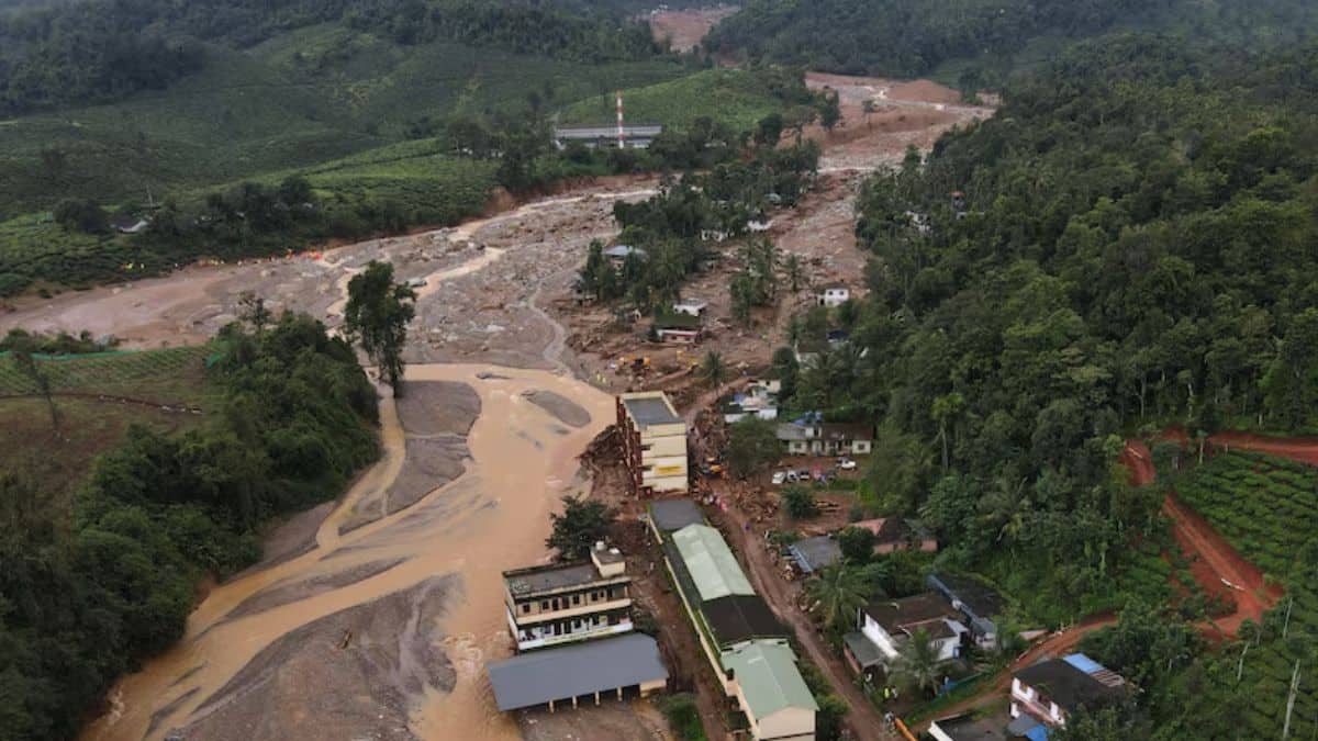Wayanad landslides day 2: Toll hits 160, rains hamper rescue work – Firstpost
