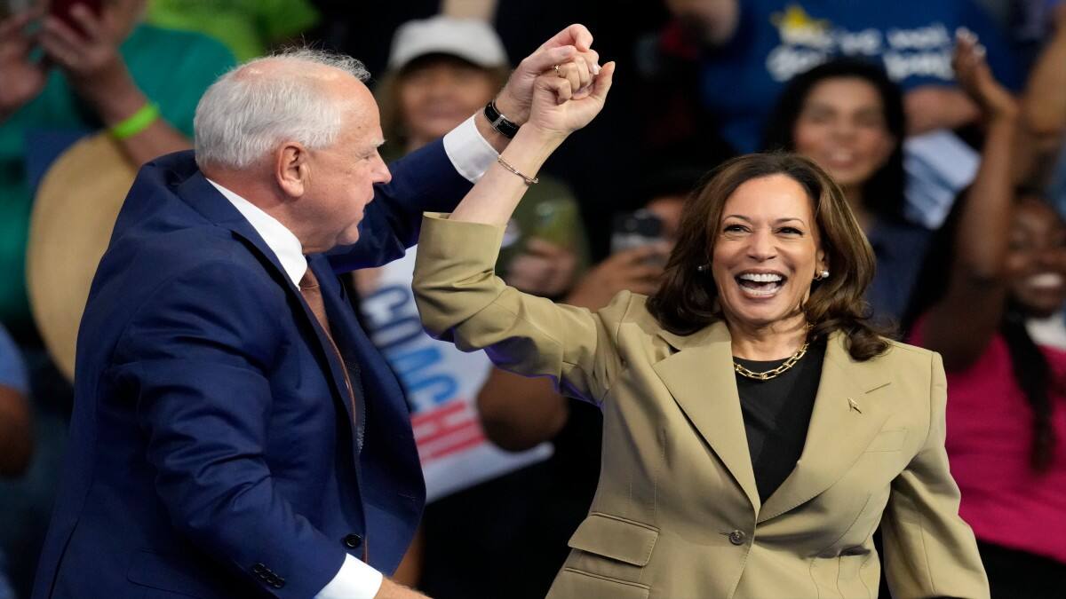 Harris, Walz rally thousands in Arizona as they fight to gain ground in ...