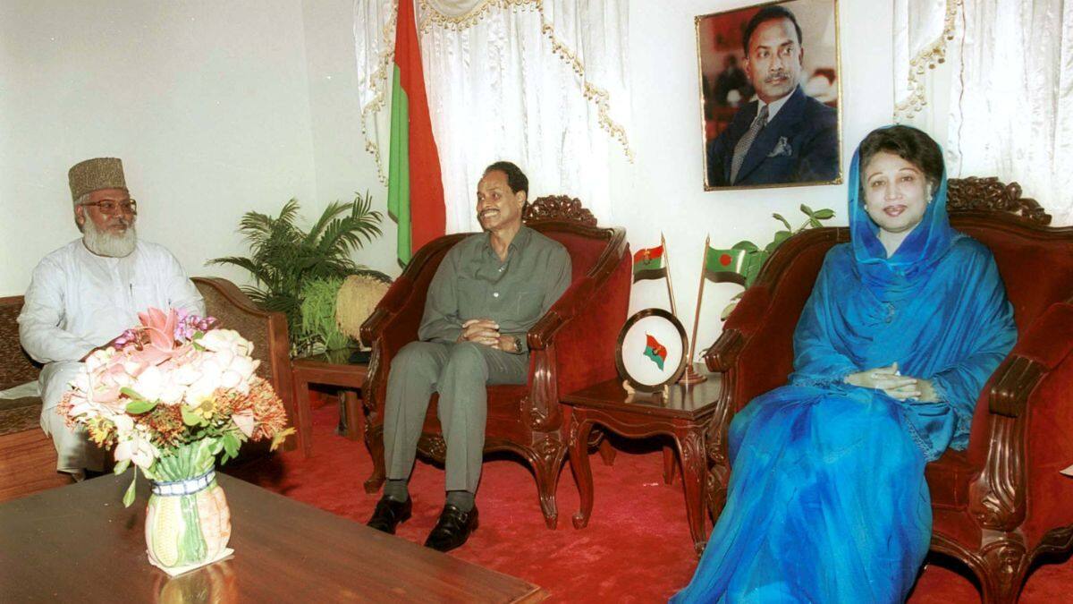 What is Jamaat-e-Islami, the Pakistan-backed group, that fuelled the ...
