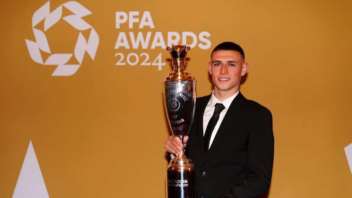Manchester City's Phil Foden wins PFA Player of the Year award ...
