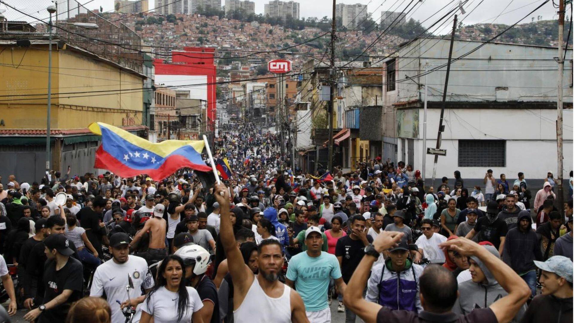 Venezuela oppn leaders urge military to abandon Maduro, face criminal ...