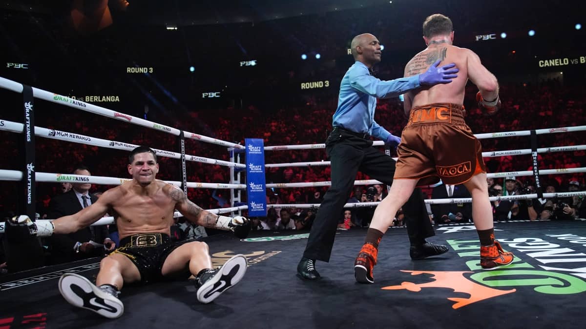 Saul "Canelo" Alvarez retains super middleweight crown with unanimous ...