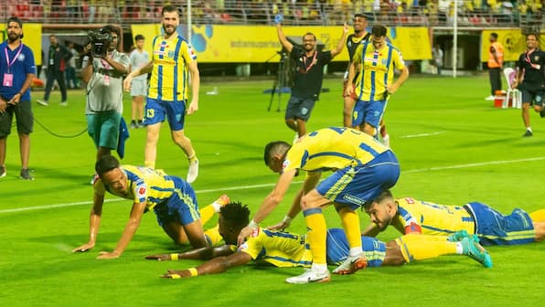 ISL 2024-25: Kerala Blasters come from behind to defeat East Bengal 2-1 at home – Firstpost